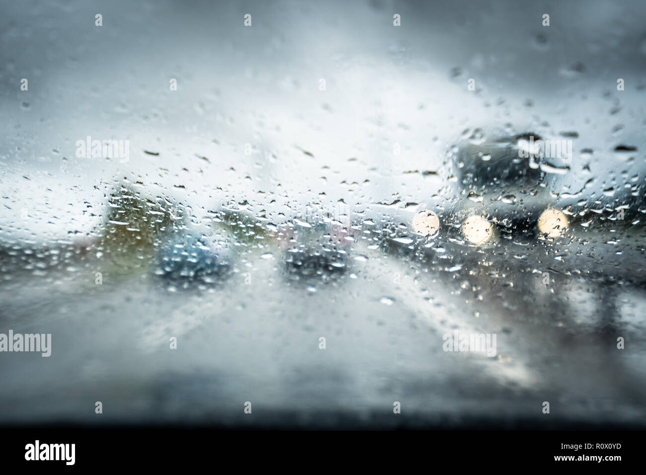 Blick Durch Eine Autoscheibe Stockfotos und -bilder Kaufen - Alamy