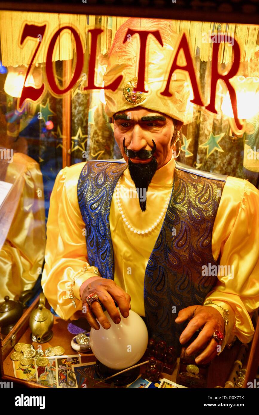 Zoltar maschine aus movie big -Fotos und -Bildmaterial in hoher ...