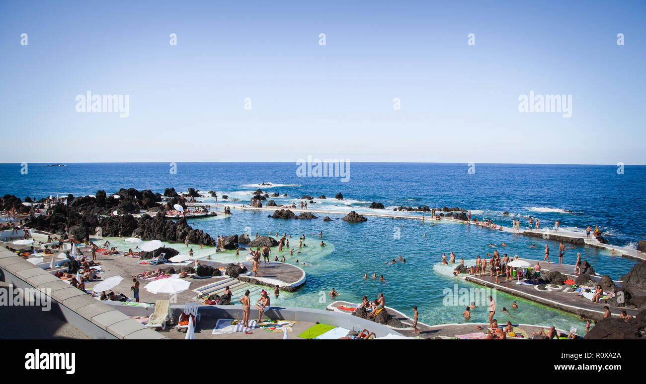 Swimming pool coast madeira island -Fotos und -Bildmaterial in hoher ...
