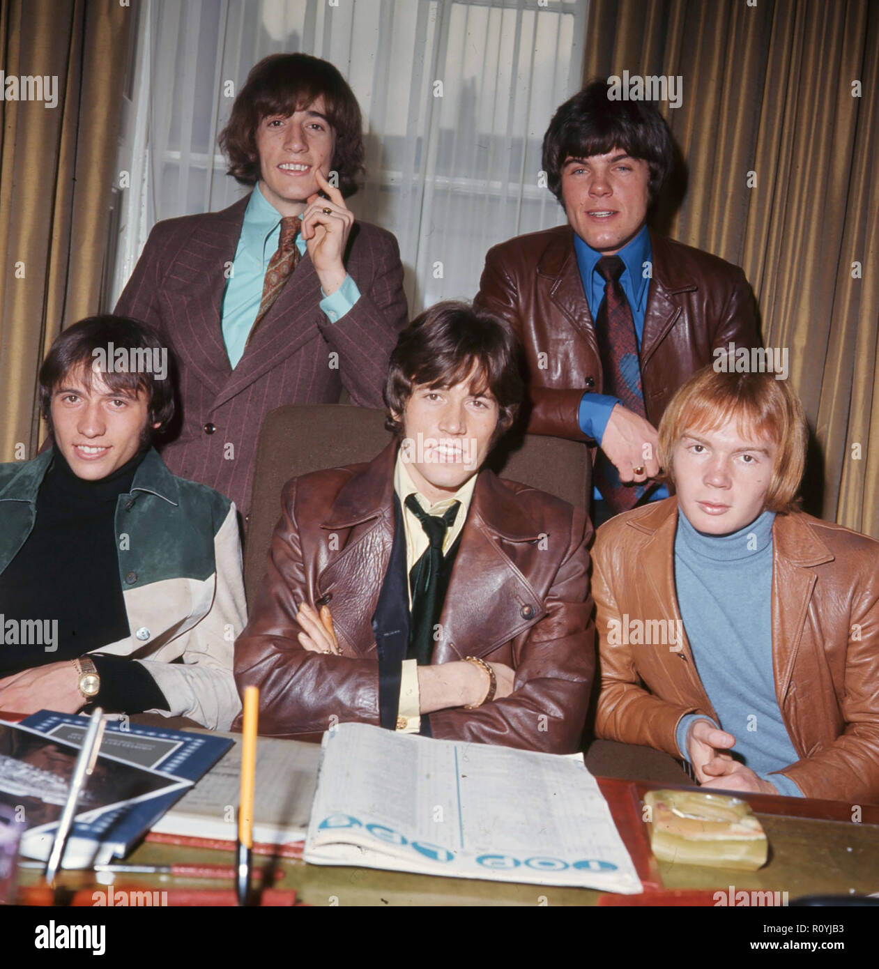 BEE GEES UK pop Gruppe in 1967. Von links: Maurice Gibb, Robin Gibb ...