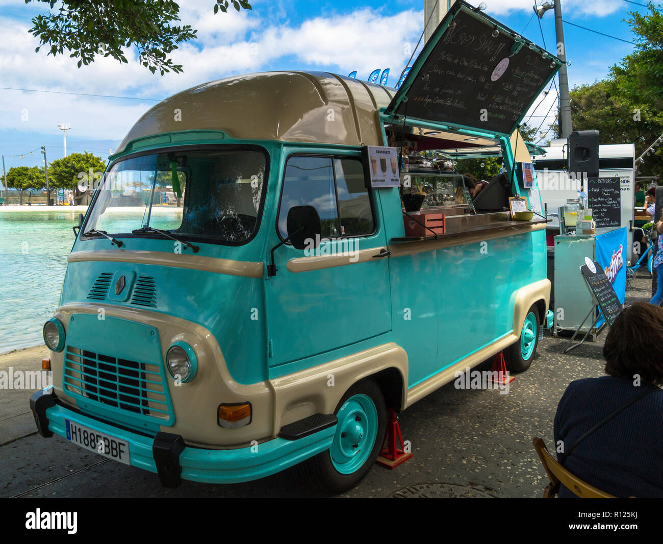 Snack van vans -Fotos und -Bildmaterial in hoher Auflösung – Alamy