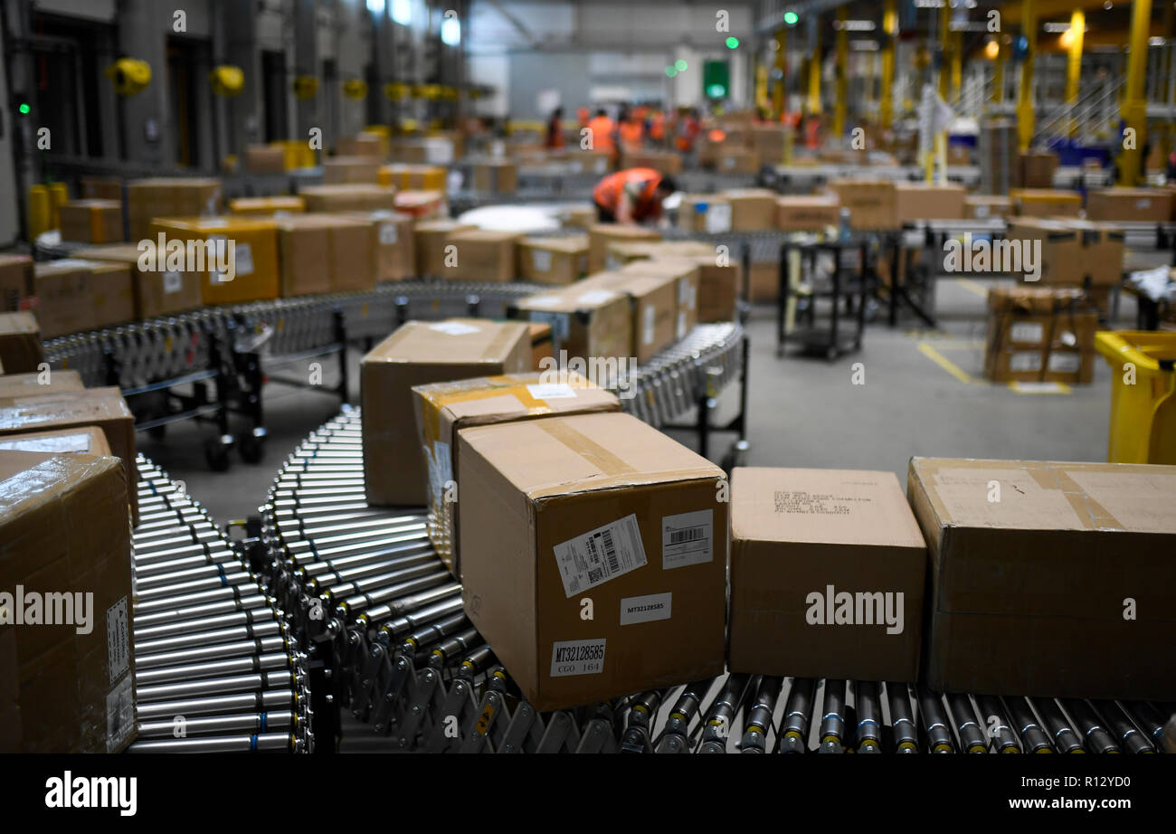 Amazon logistics center dortmund -Fotos und -Bildmaterial in hoher ...