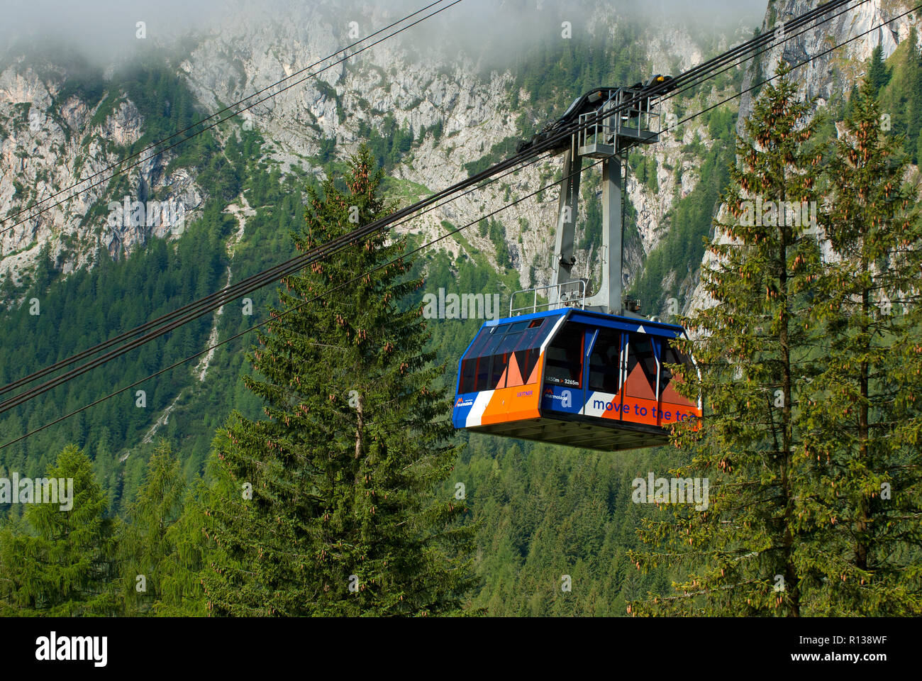Seilbahn von Malga Ciapela (Mt 1450), Punta Rocca (MT3265) in Marmolada ...