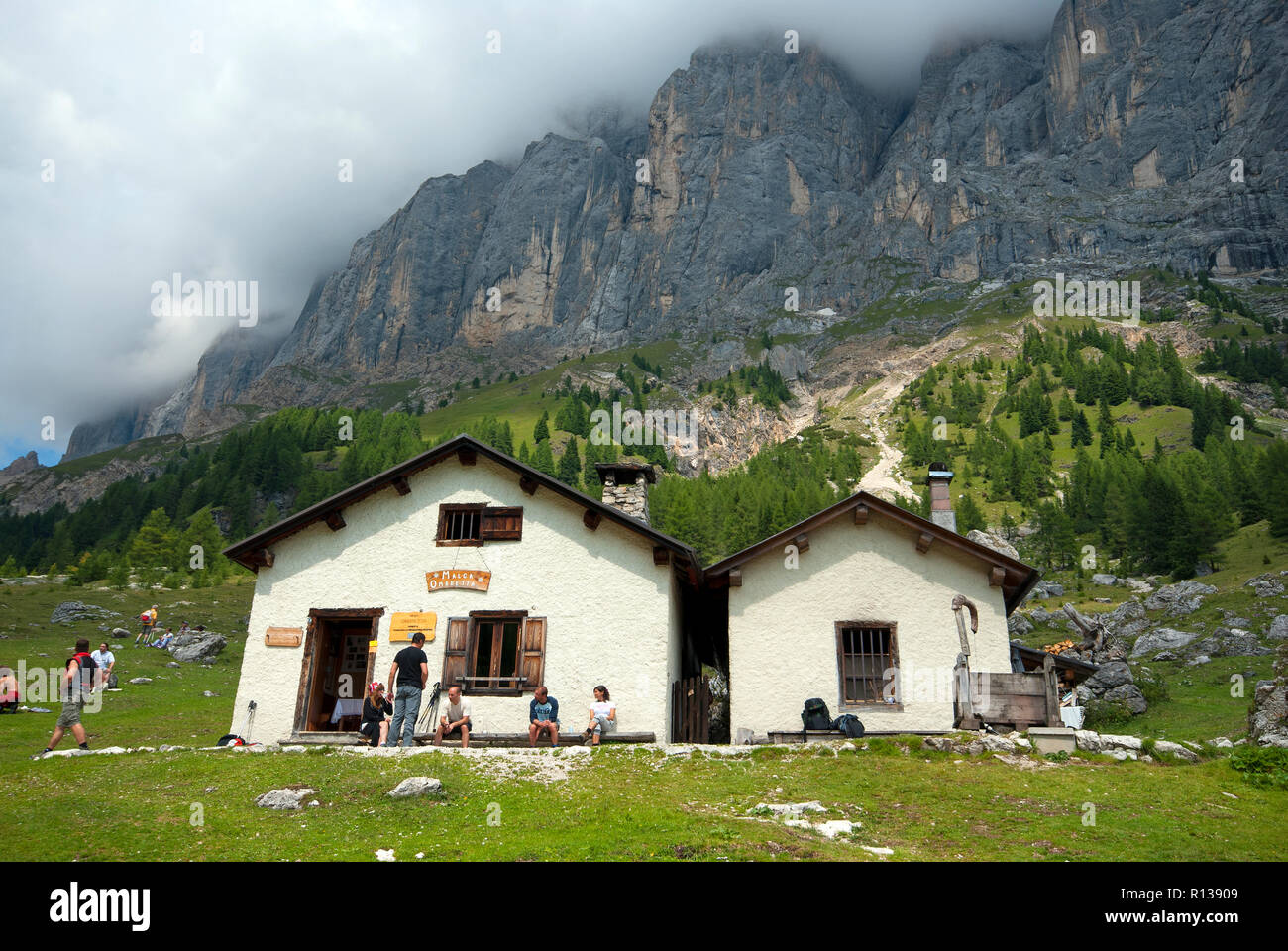 Malga ombretta -Fotos und -Bildmaterial in hoher Auflösung – Alamy