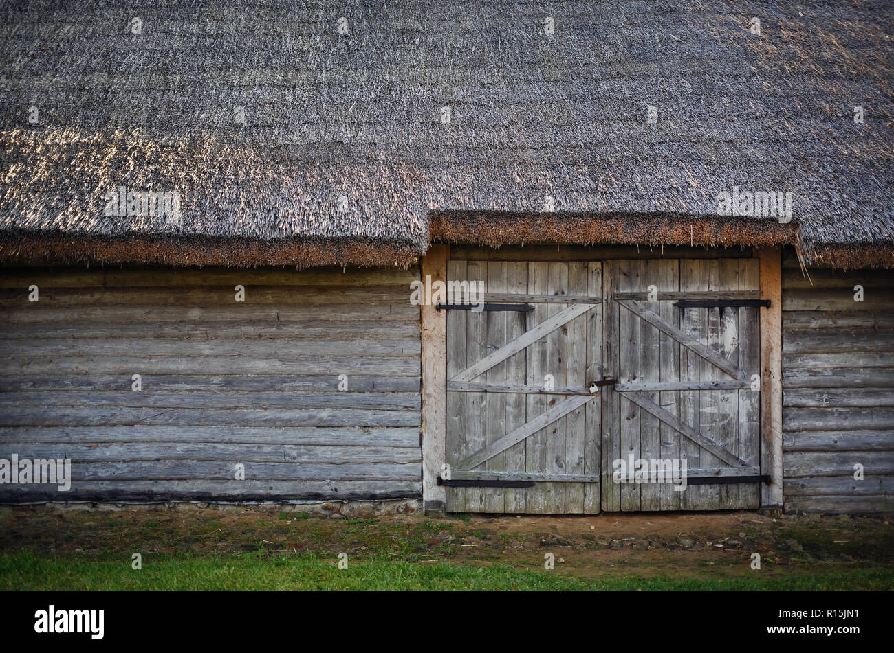 Holz scheune fassade bord -Fotos und -Bildmaterial in hoher Auflösung – Alamy