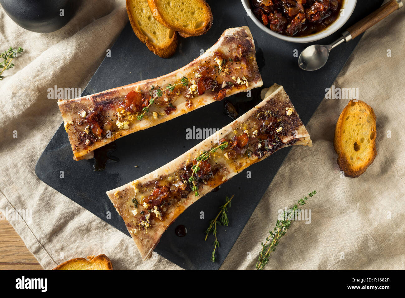 Beef bone marrow -Fotos und -Bildmaterial in hoher Auflösung – Alamy
