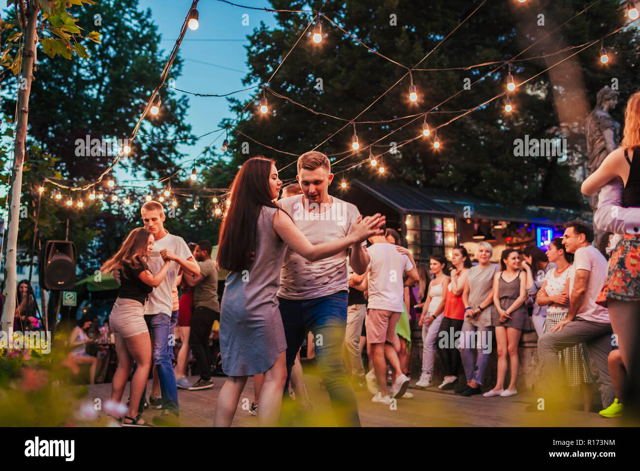 Salsa tanzparty -Fotos und -Bildmaterial in hoher Auflösung – Alamy