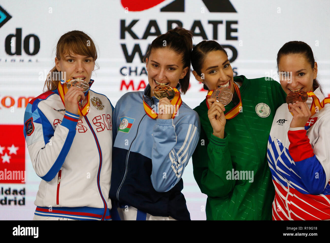 Das Podium der Kumite -68kg Weiblich aus nach rechts Victoria Isaeva ...