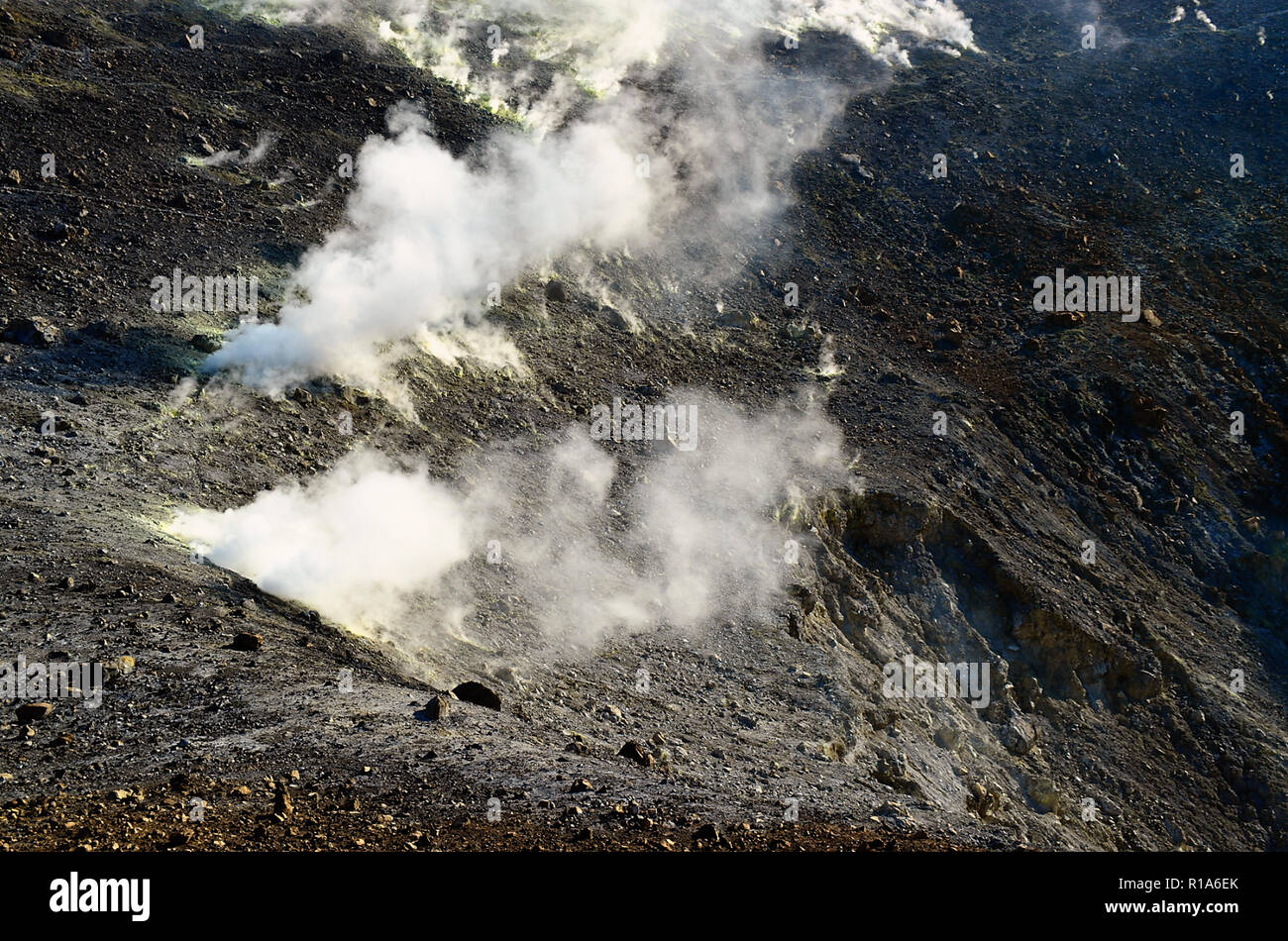 Vulcanian eruption -Fotos und -Bildmaterial in hoher Auflösung – Alamy