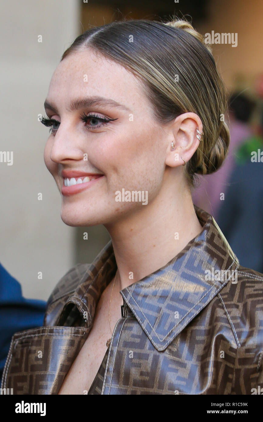 Lederoverall Mädchen Stockfotos und -bilder Kaufen - Alamy