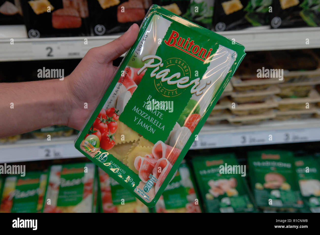 Saucen der buitoni familie -Fotos und -Bildmaterial in hoher Auflösung ...