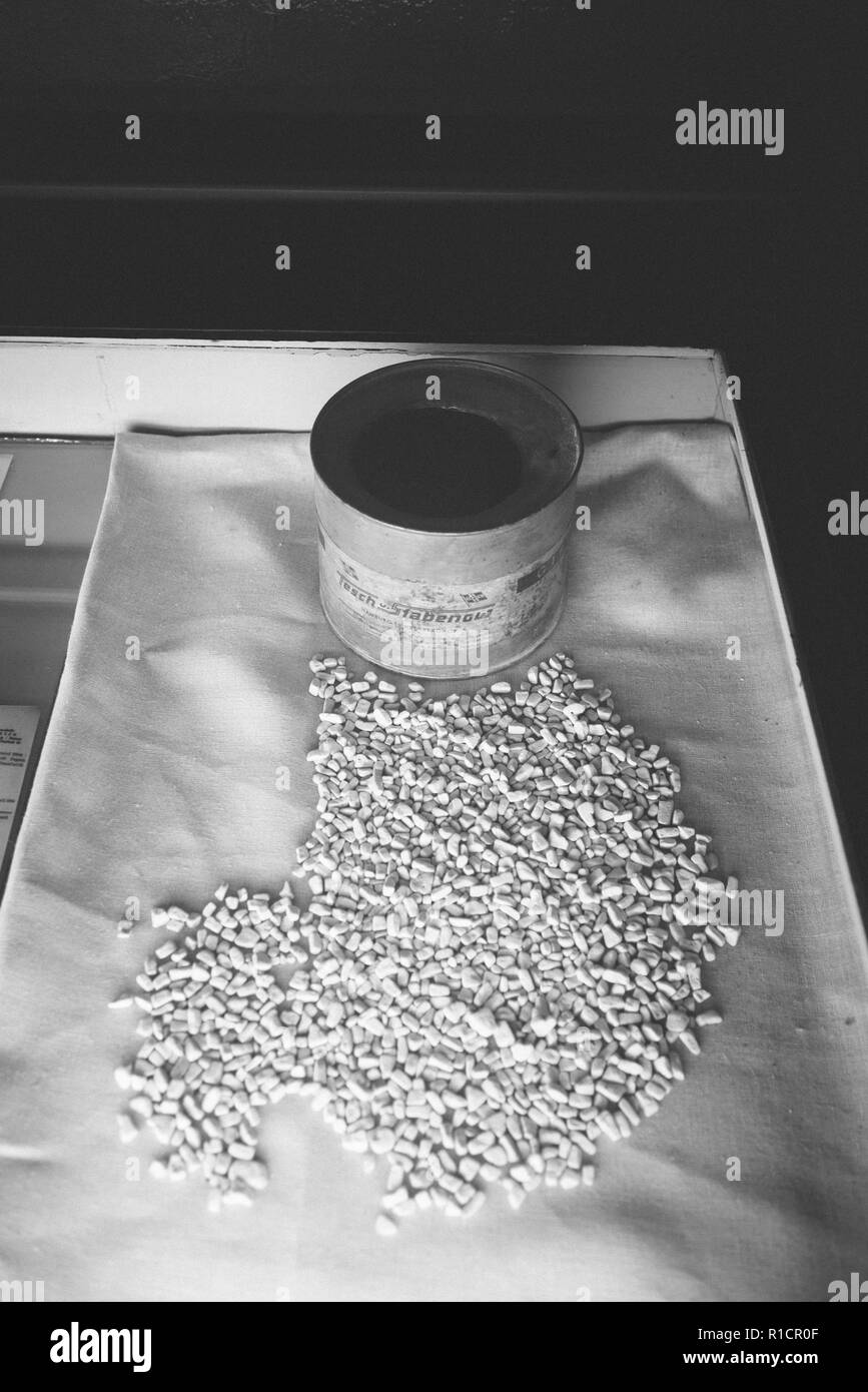 Zyklon b -Fotos und -Bildmaterial in hoher Auflösung – Alamy