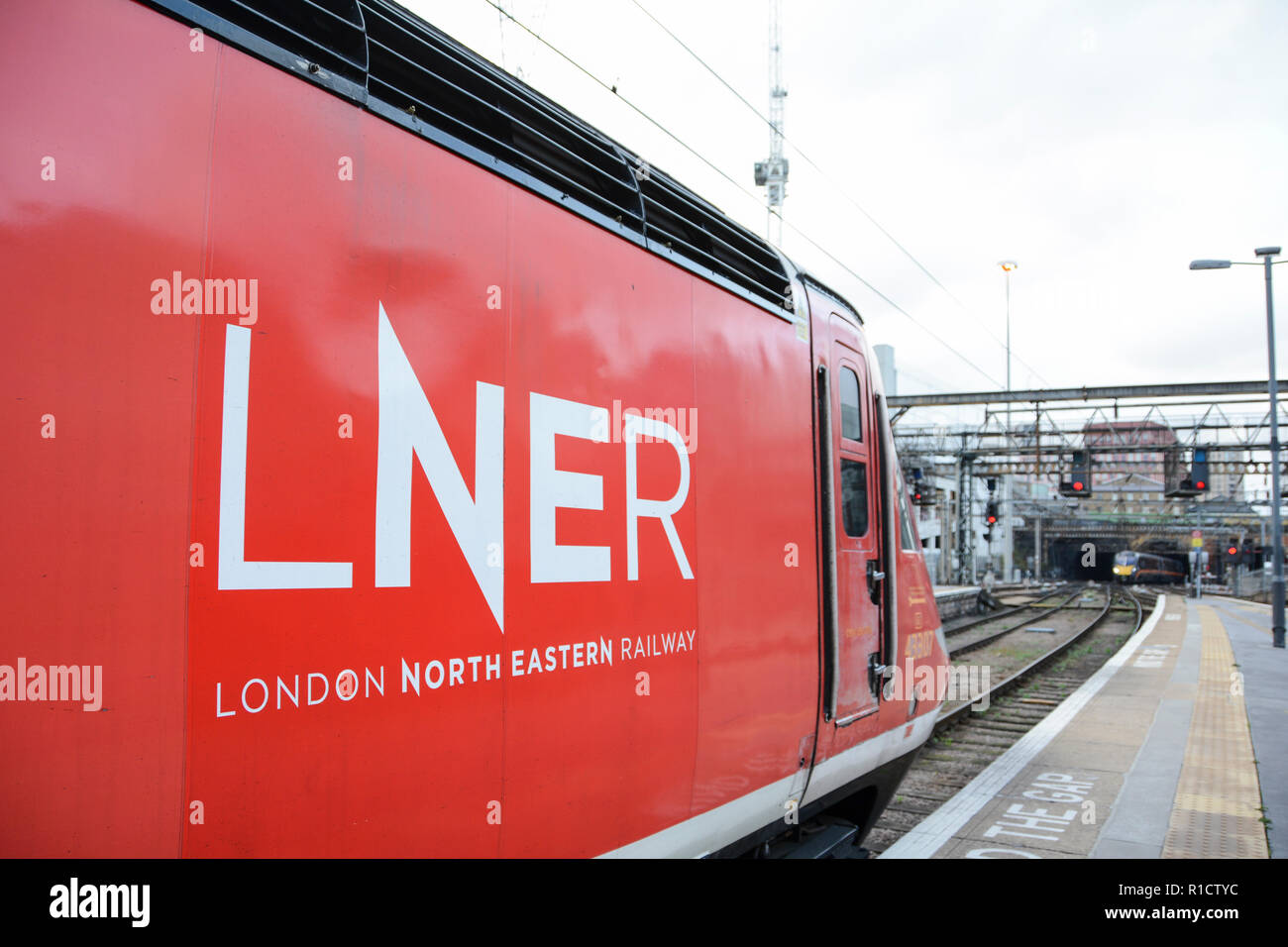 Lner train at kings cross atation -Fotos und -Bildmaterial in hoher Auflösung – Alamy