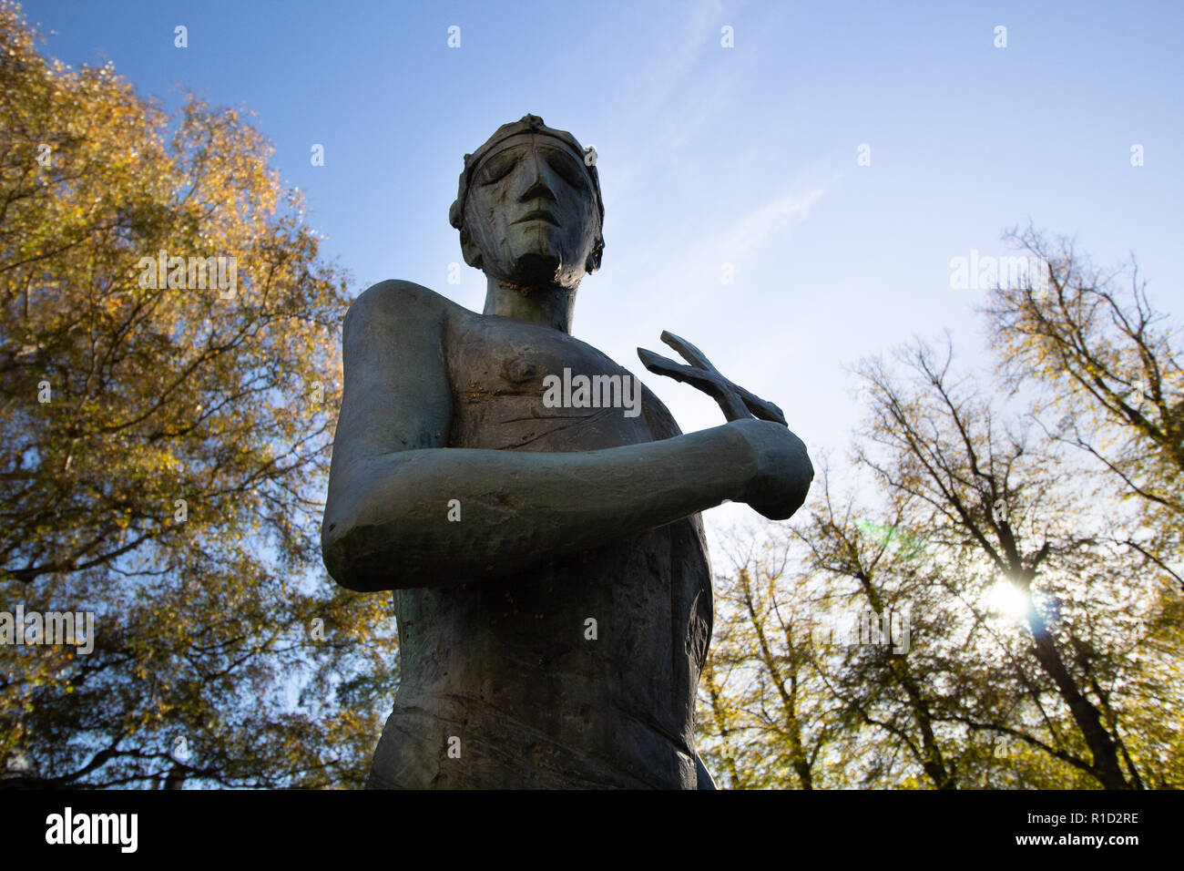 Elizabeth fink bronzestatue -Fotos und -Bildmaterial in hoher Auflösung ...