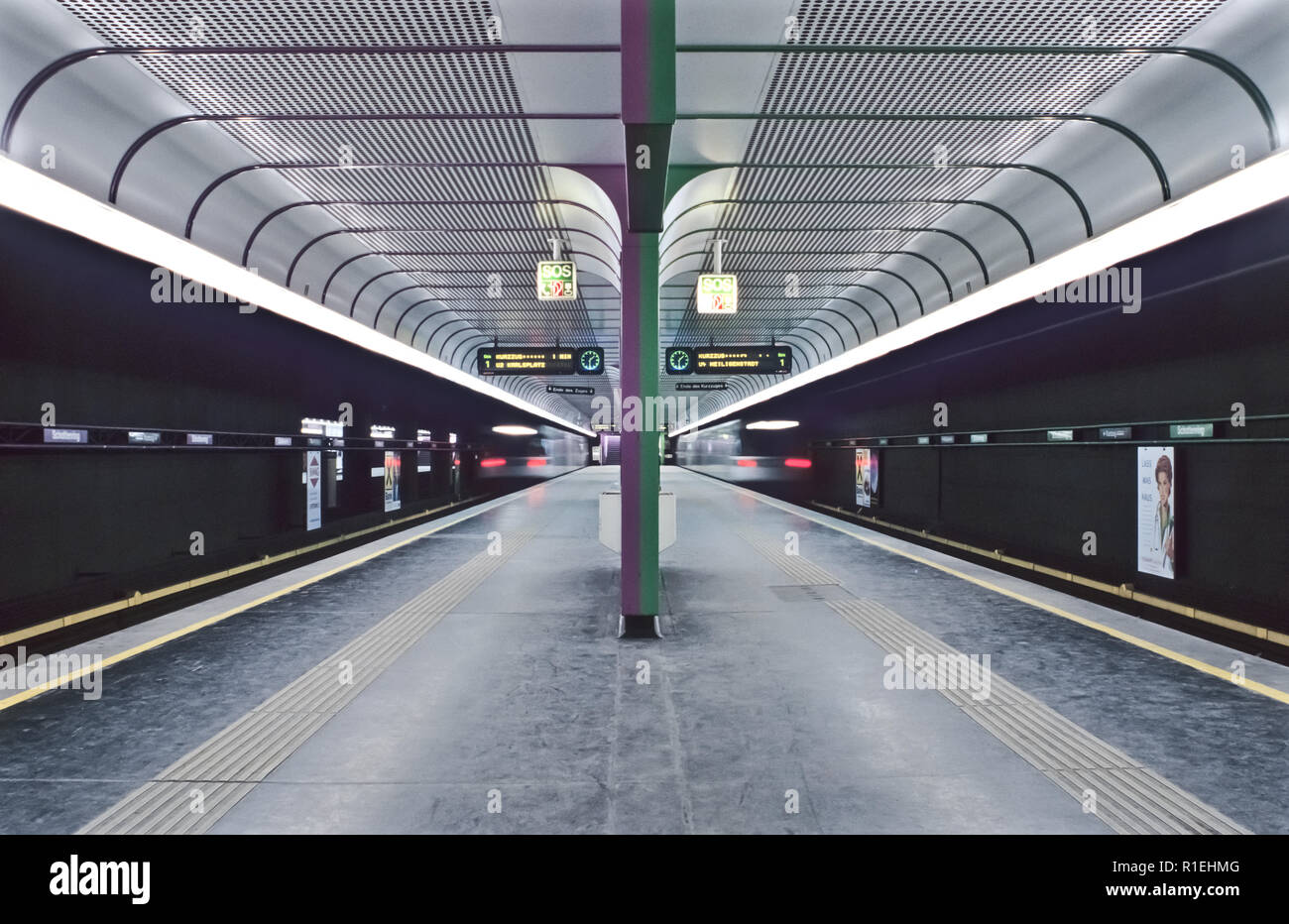 Wien, U-Bahn-Station Schottenring vor dem Umbau - Wien, U-Bahn-Station ...