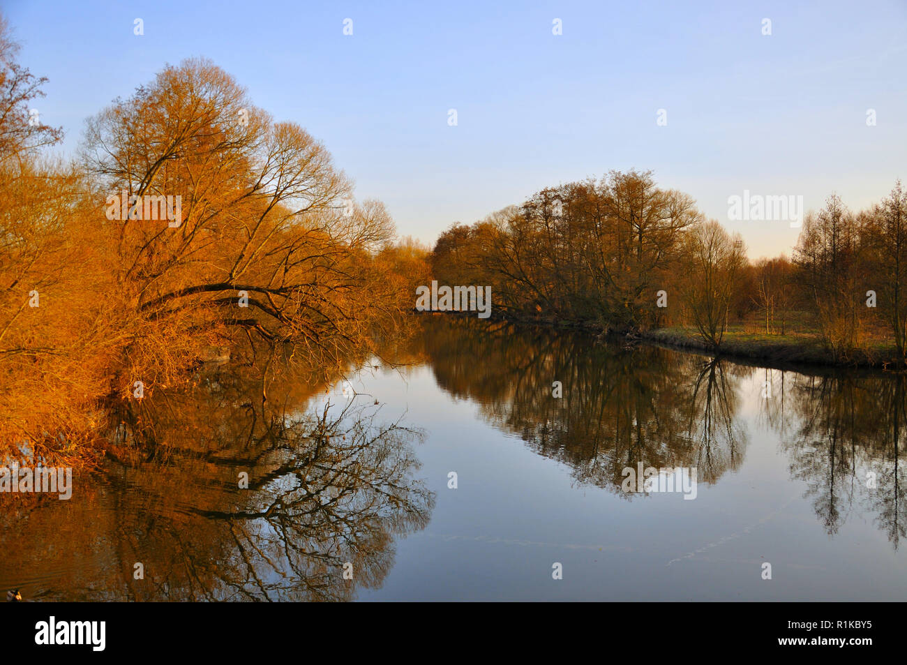Fulda fluss mit park -Fotos und -Bildmaterial in hoher Auflösung – Alamy