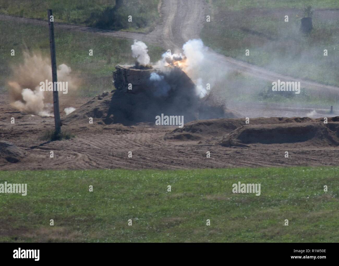 Panzerbrechender brandbombe -Fotos und -Bildmaterial in hoher Auflösung ...