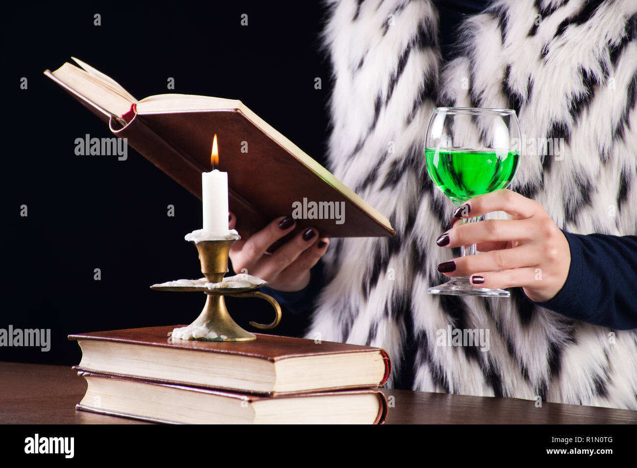 Absinth grüne fee -Fotos und -Bildmaterial in hoher Auflösung – Alamy