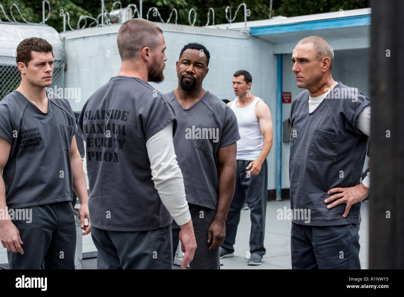 Pfeil von links: Cody Runnels, Stephen Amell, Michael Jai White, Vinnie ...