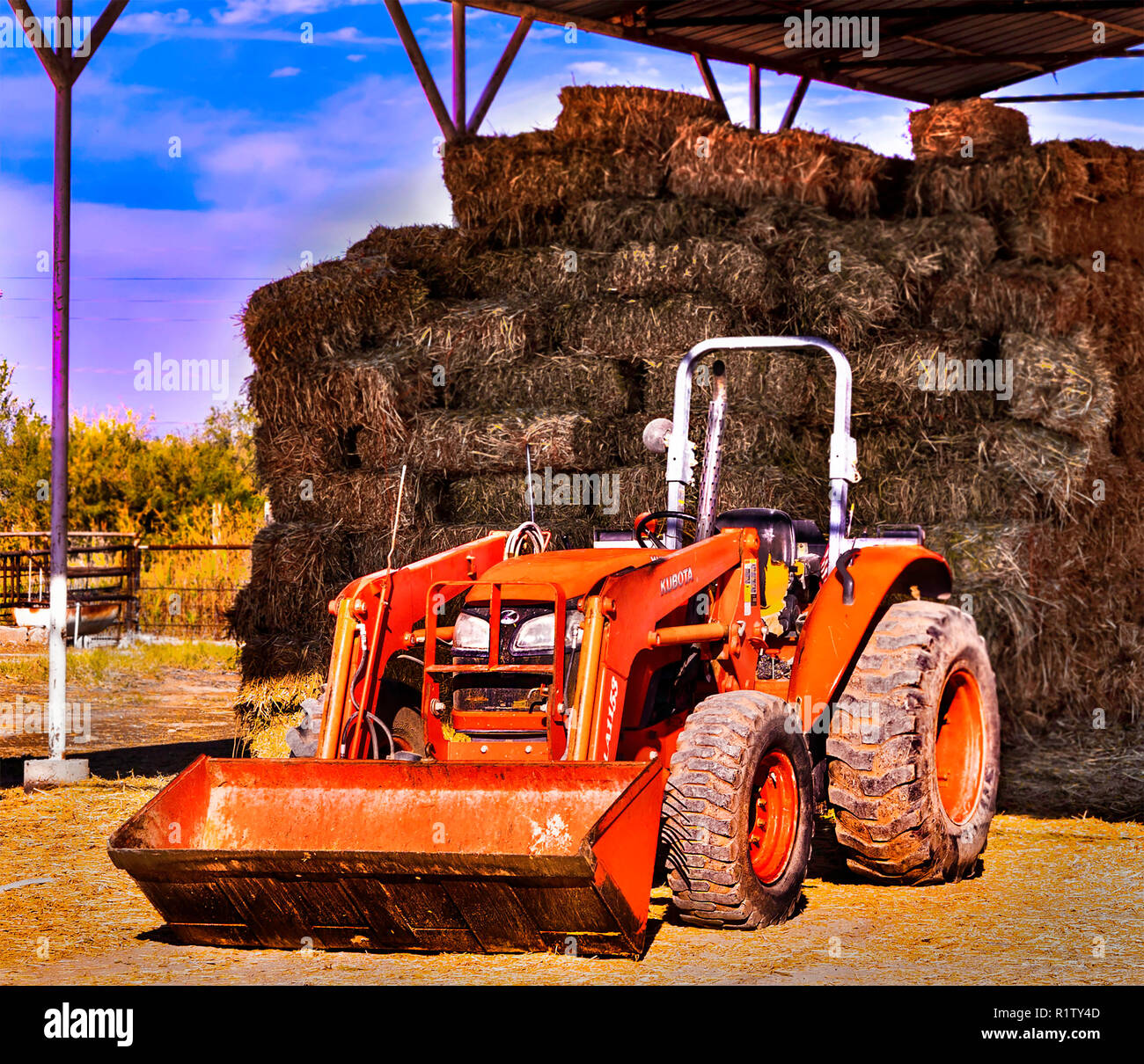 Rote scheune und blauer traktor -Fotos und -Bildmaterial in hoher Auflösung – Alamy