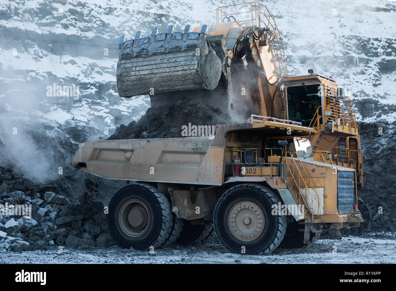 Mining bagger -Fotos und -Bildmaterial in hoher Auflösung – Alamy