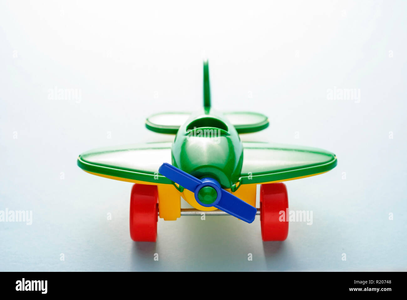 Flugzeug spielen -Fotos und -Bildmaterial in hoher Auflösung – Alamy