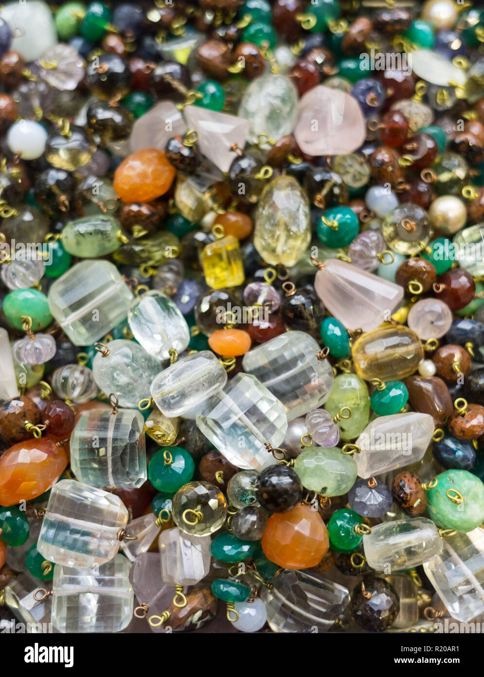 Edelsteine hintergrund -Fotos und -Bildmaterial in hoher Auflösung – Alamy