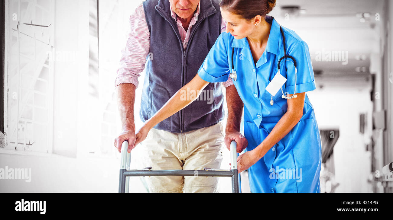 Beim gehen helfen -Fotos und -Bildmaterial in hoher Auflösung – Alamy