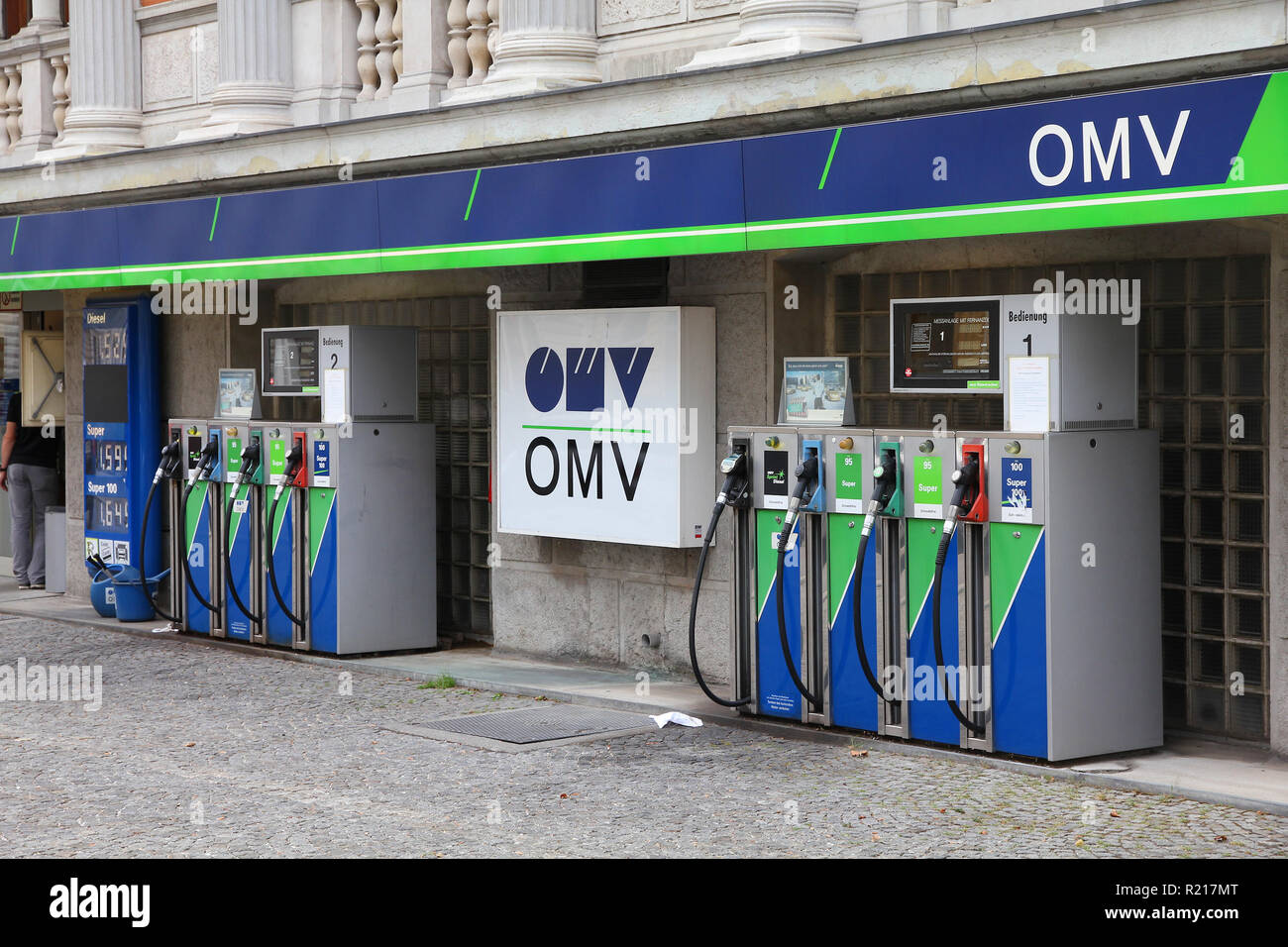 Omv tankstelle -Fotos und -Bildmaterial in hoher Auflösung – Alamy