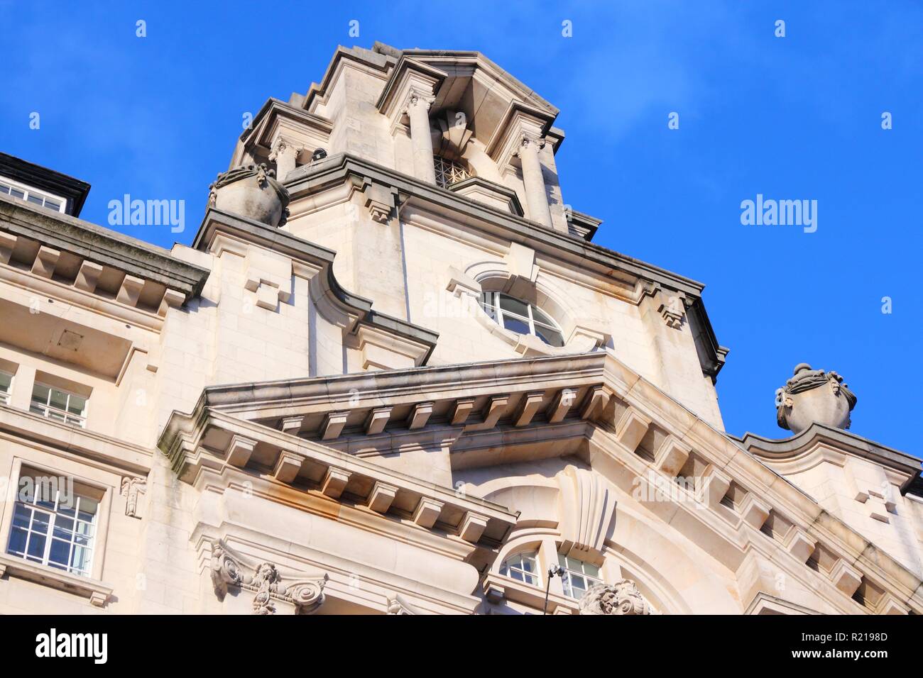 Portland stone buildings -Fotos und -Bildmaterial in hoher Auflösung ...