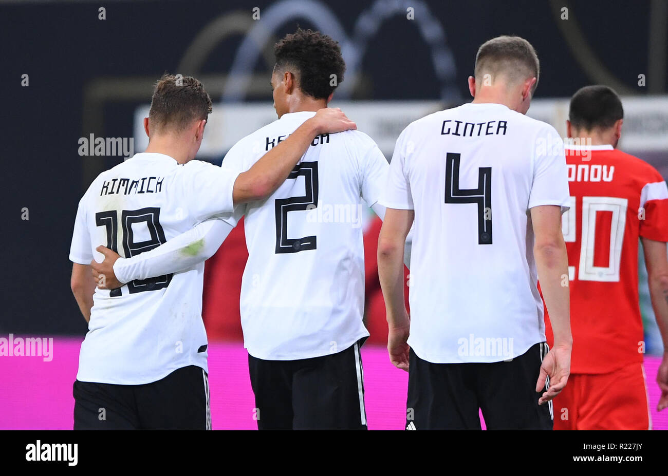 Leipzig, Deutschland. 15 Nov, 2018. Joshua Kimmich, Thilo Kehrer und ...