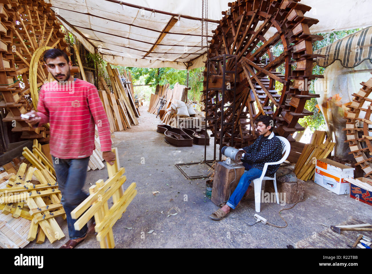 Hama waterwheel noria syria -Fotos und -Bildmaterial in hoher Auflösung ...