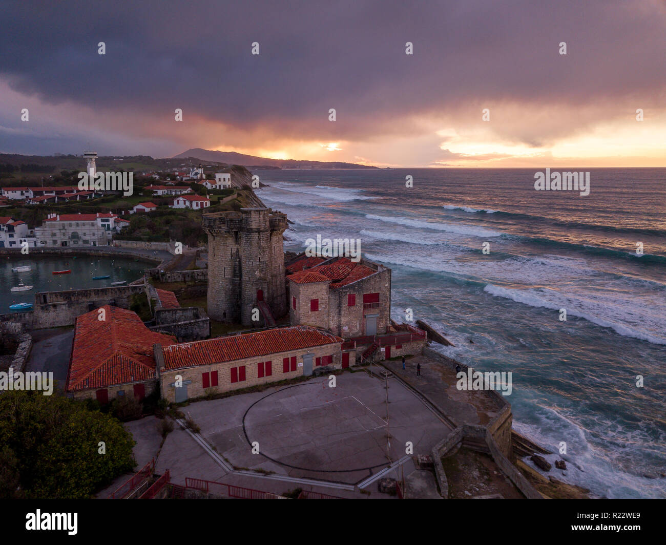 Antenne Panorama von Socoa Fort bewacht den Eingang des Saint Jean de ...