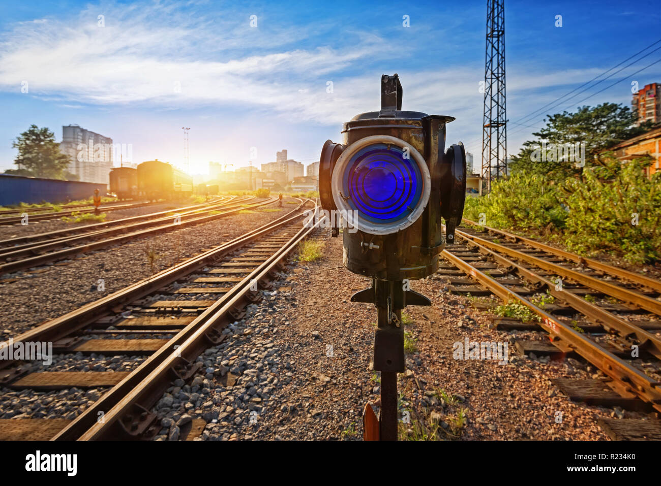 Signals railroad railway track -Fotos und -Bildmaterial in hoher ...