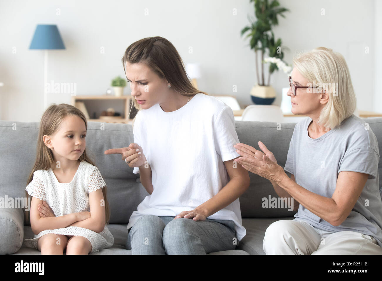 Schimpfendes kind -Fotos und -Bildmaterial in hoher Auflösung – Alamy