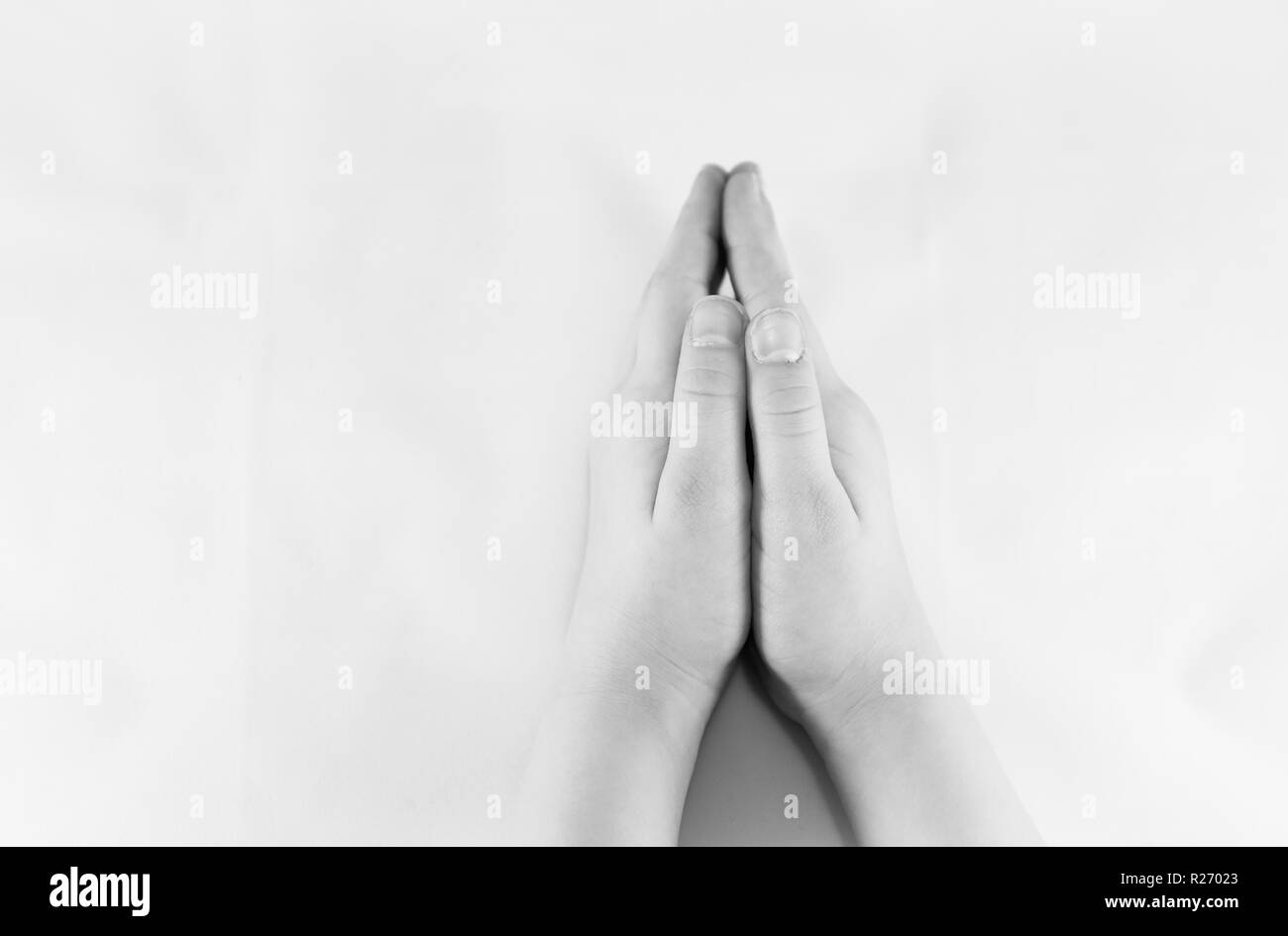 Kind beten -Fotos und -Bildmaterial in hoher Auflösung – Alamy