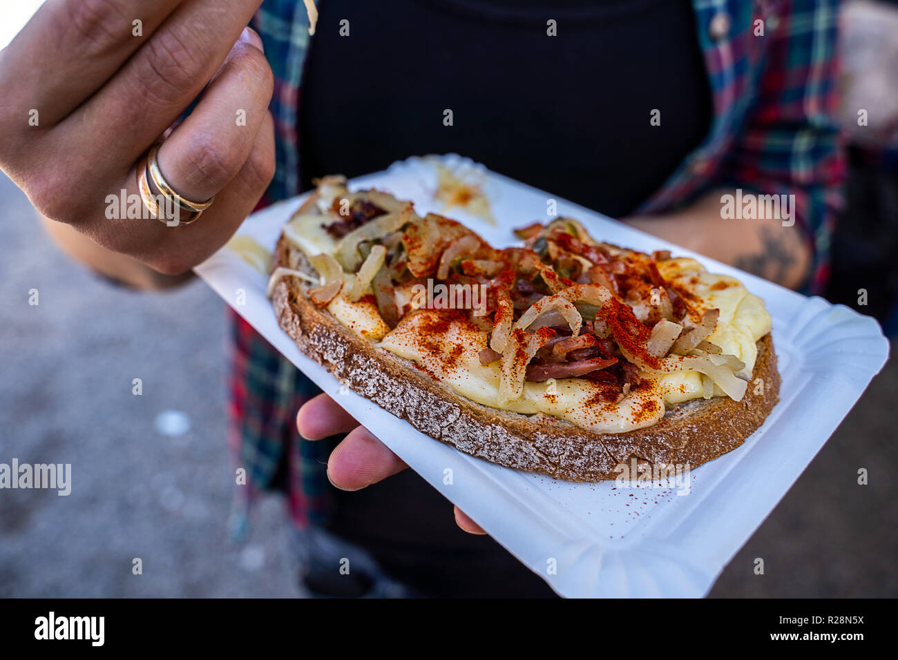 Raclette brot -Fotos und -Bildmaterial in hoher Auflösung – Alamy