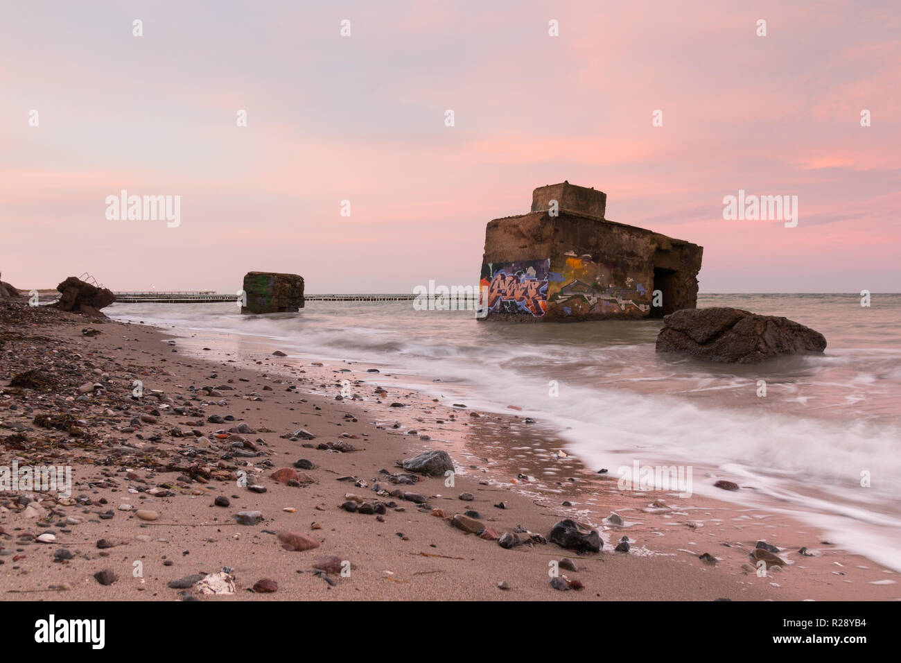 Bunker am strand von wustrow -Fotos und -Bildmaterial in hoher ...