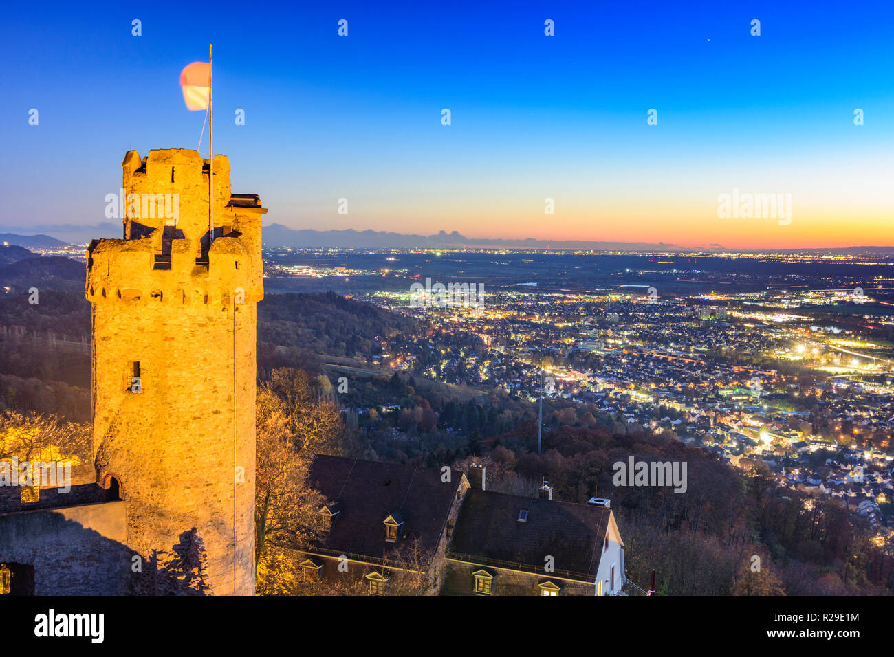 Bensheim: Schloss Auerbacher Schloss, Blick auf die Stadt Bensheim ...