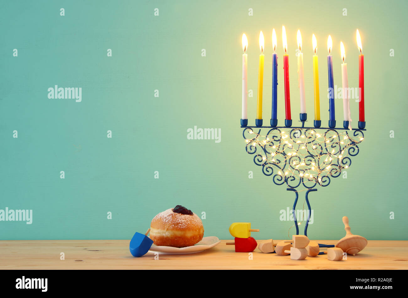 Bild der jüdische Feiertag Hanukkah Hintergrund mit menora ...