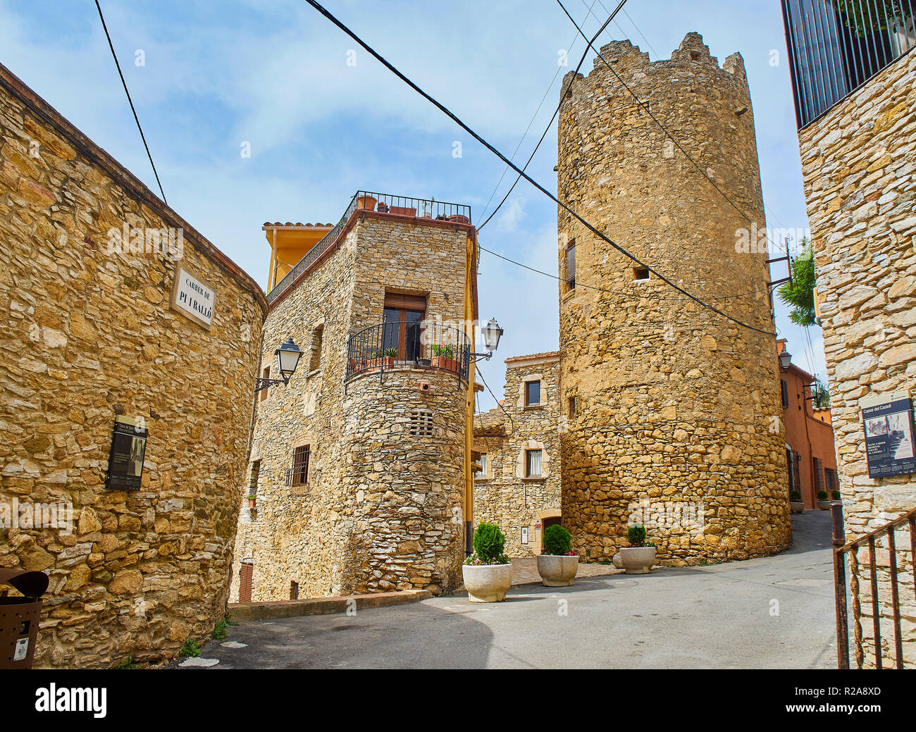 Das historische Zentrum von Begur mit dem Sant Ramon Turm (Torre d'en ...
