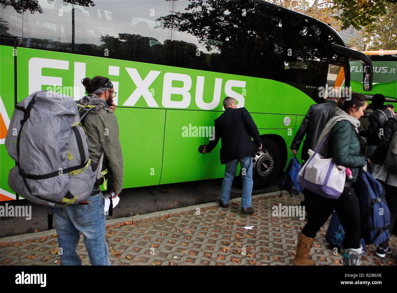 Italienischer flixbus -Fotos und -Bildmaterial in hoher Auflösung – Alamy