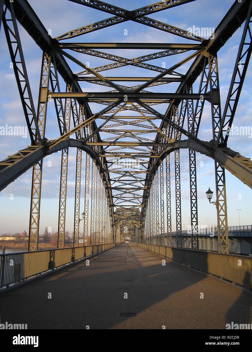 Stahlbra cke -Fotos und -Bildmaterial in hoher Auflösung – Alamy