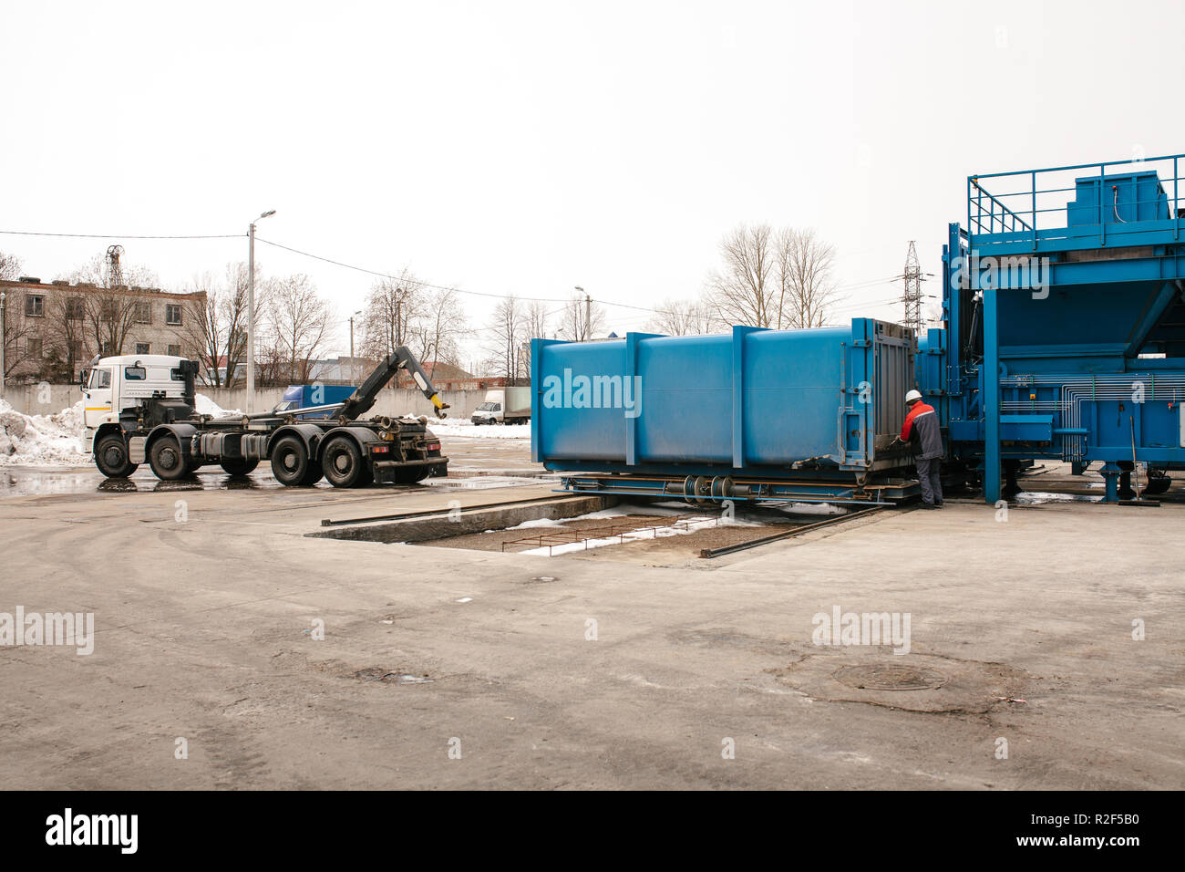 Kran recycling anlage -Fotos und -Bildmaterial in hoher Auflösung – Alamy