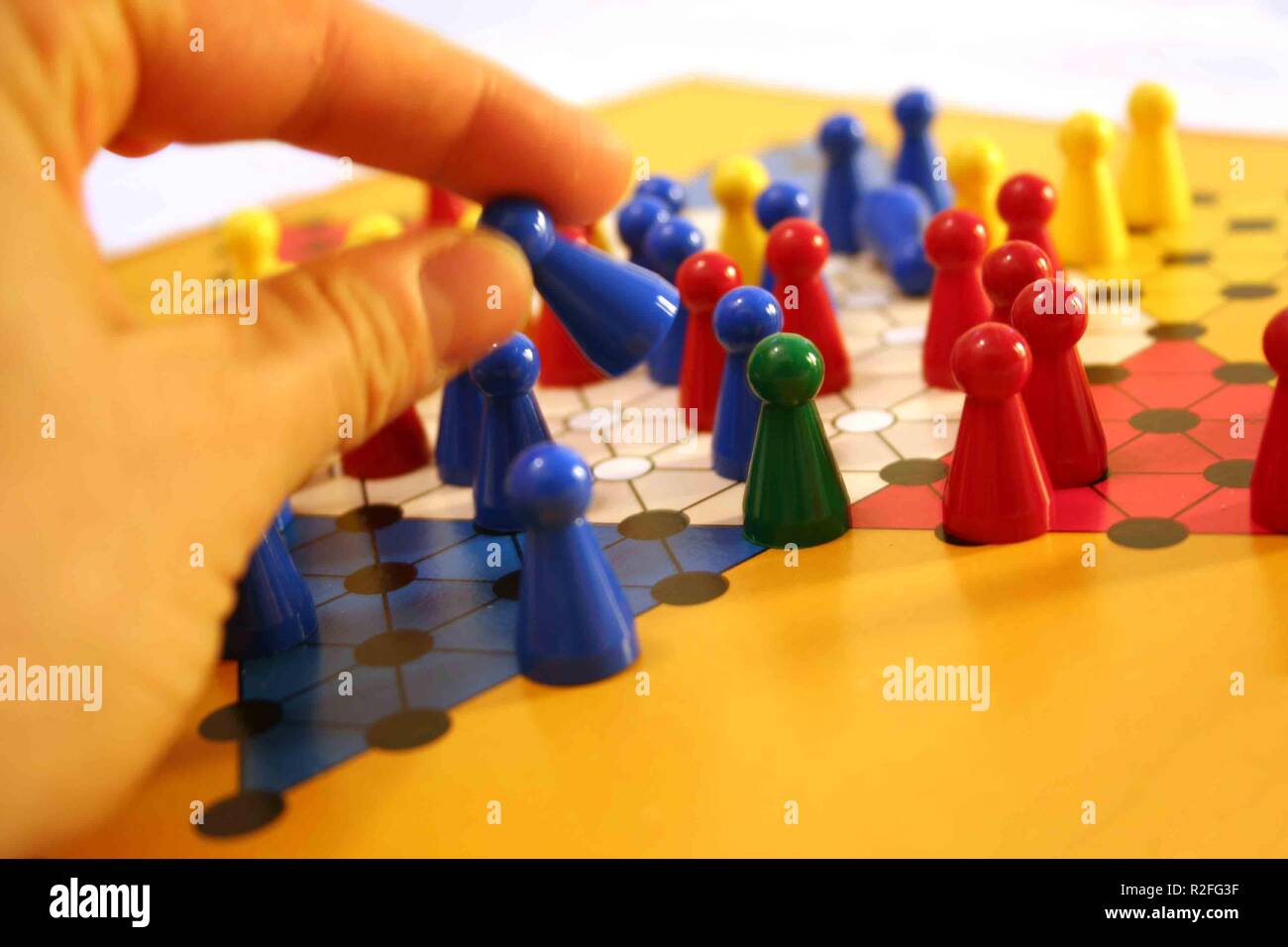 Board game halma -Fotos und -Bildmaterial in hoher Auflösung – Alamy