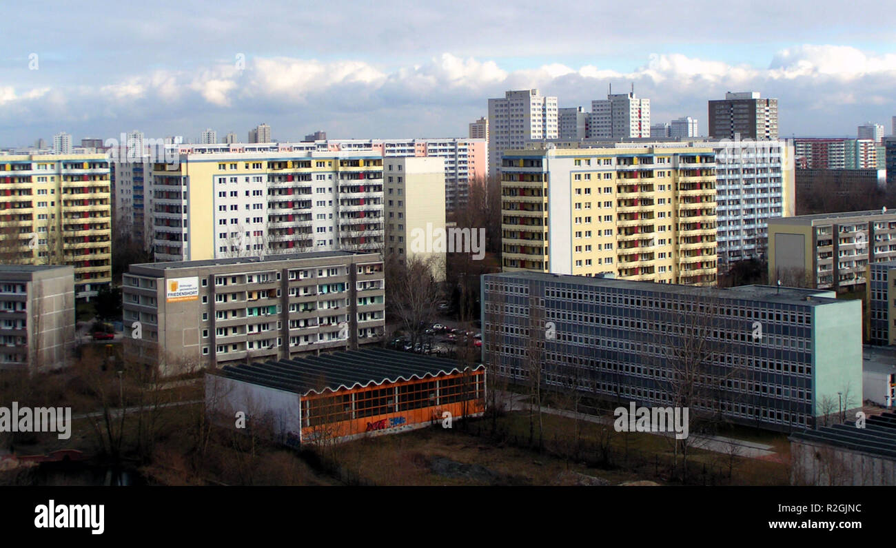 Plattenbau marzahn hellersdorf berlin -Fotos und -Bildmaterial in hoher ...