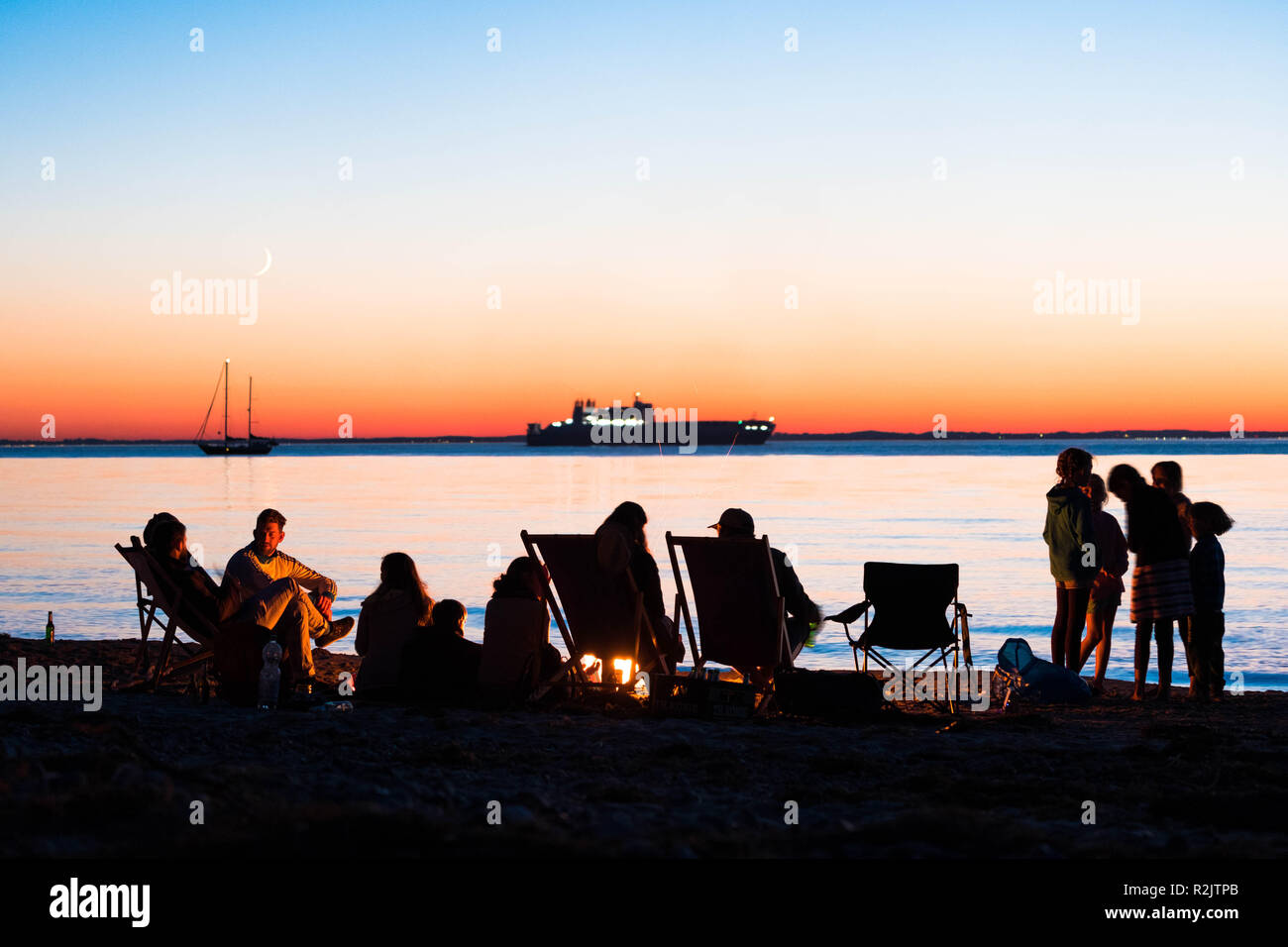 Zwei freunde am strand -Fotos und -Bildmaterial in hoher Auflösung – Alamy