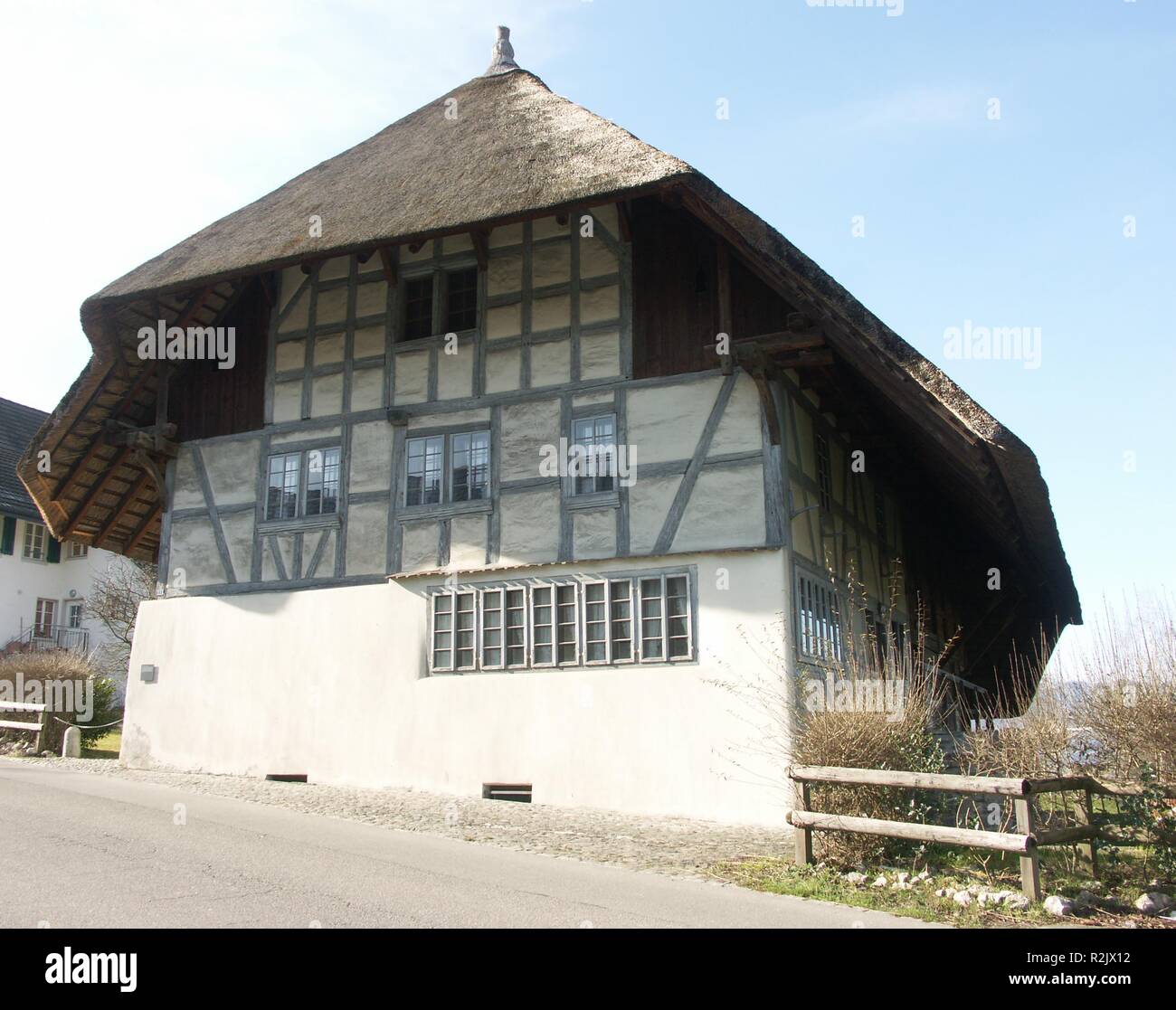 Altes reetdach -Fotos und -Bildmaterial in hoher Auflösung – Alamy