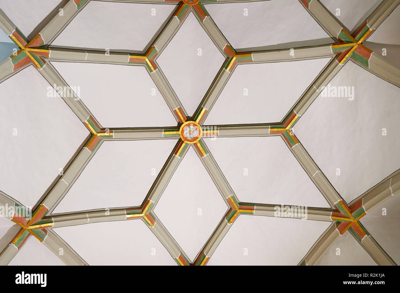 Stuckdeckenverzierung kirche -Fotos und -Bildmaterial in hoher ...