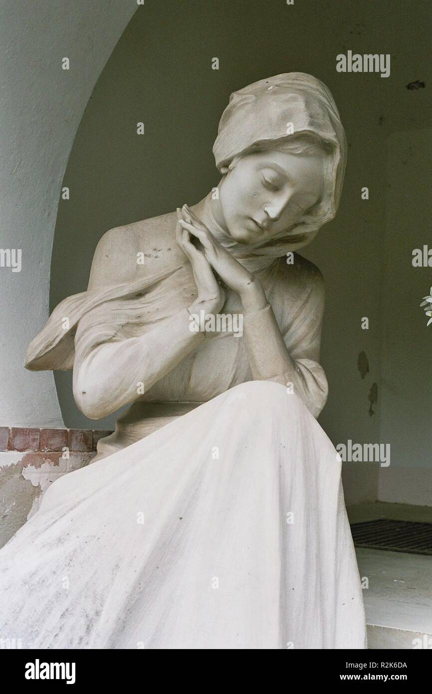 Engel der trauer statue -Fotos und -Bildmaterial in hoher Auflösung - Seite 2 - Alamy